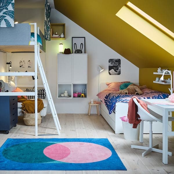 Slakt bed with storage store